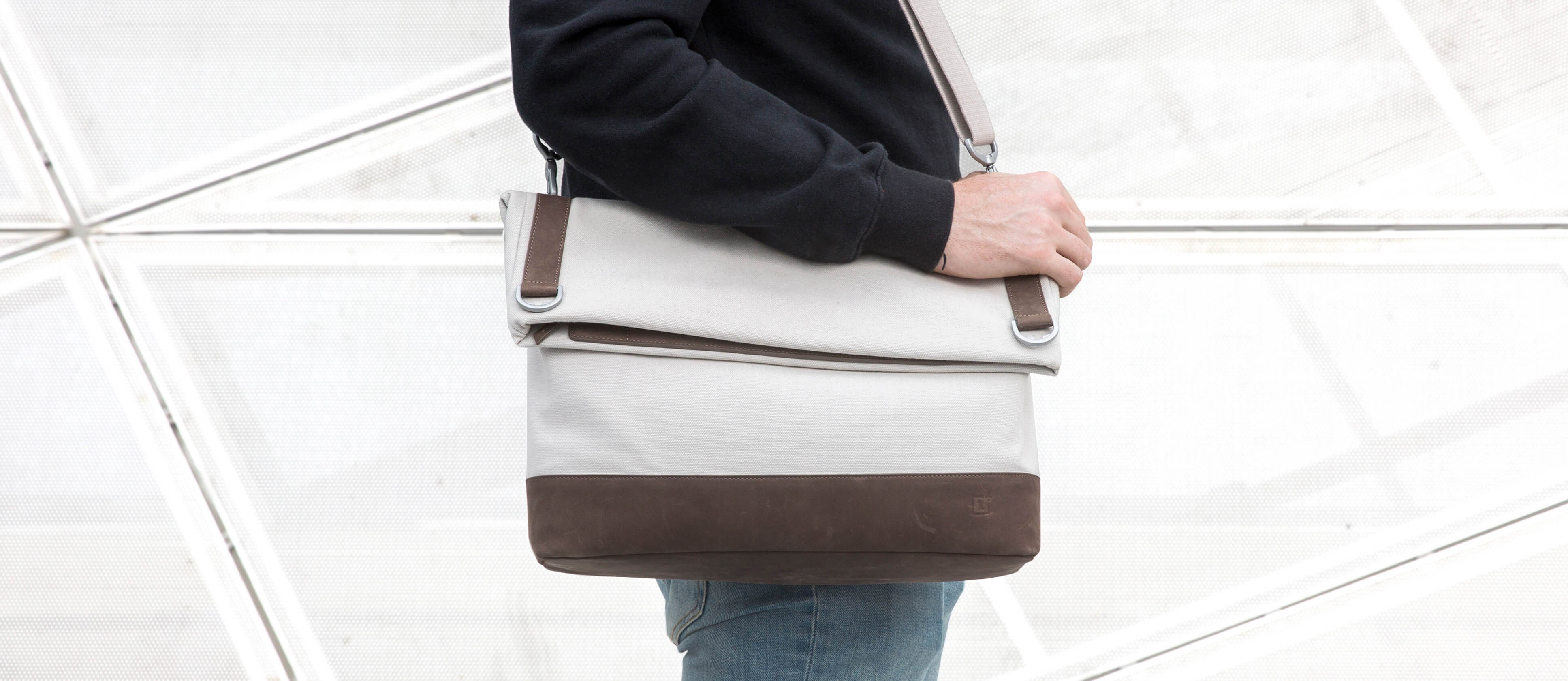 OnePlus Leather Messenger Bag - OnePlus (中國香港)